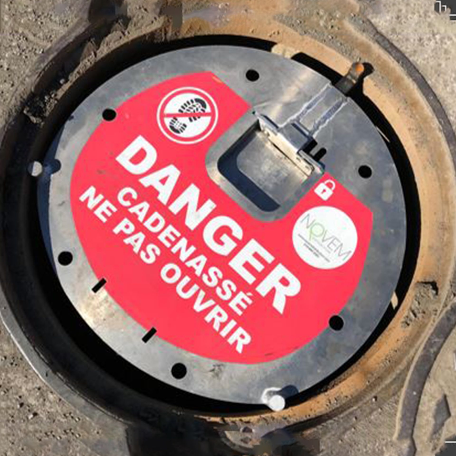 Manhole Locking Device and Handle (21" & 27") - Microtech Impex